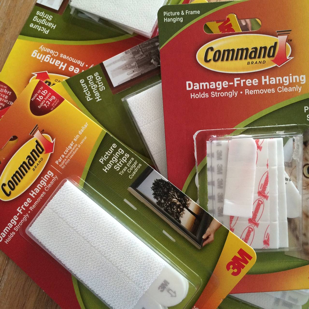 A really easy way to hang wall art - Thrifty Home